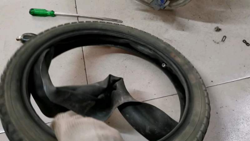 电动车左右摆动原来与轮胎也有关系