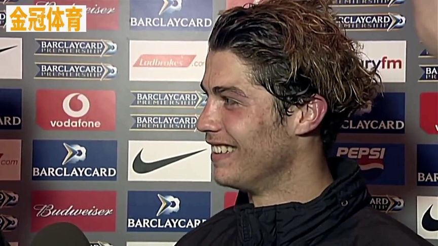 珍贵画面!18岁的C罗首次英文采访,没听懂提问尴尬地直吐舌头