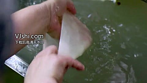 蚕丝提取、手工蚕丝被加工制作过程视频素材