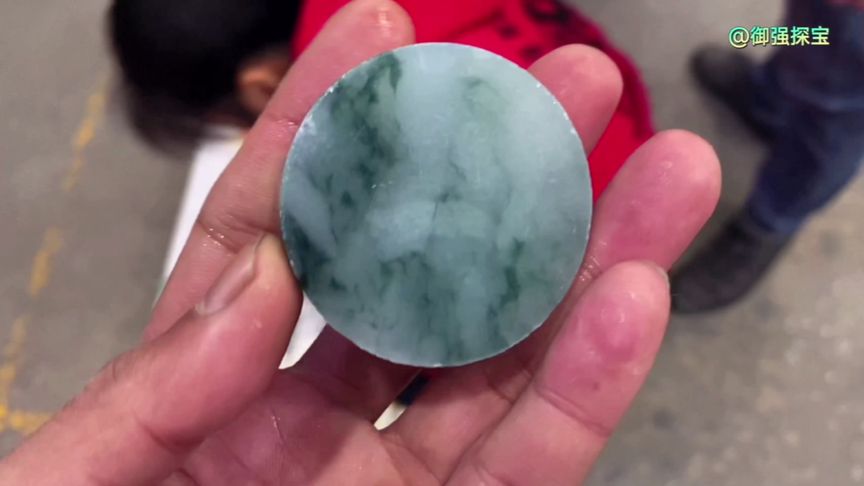 实拍翡翠原石市场,找料的人山人海,卖家却寥寥无几,能捡漏?