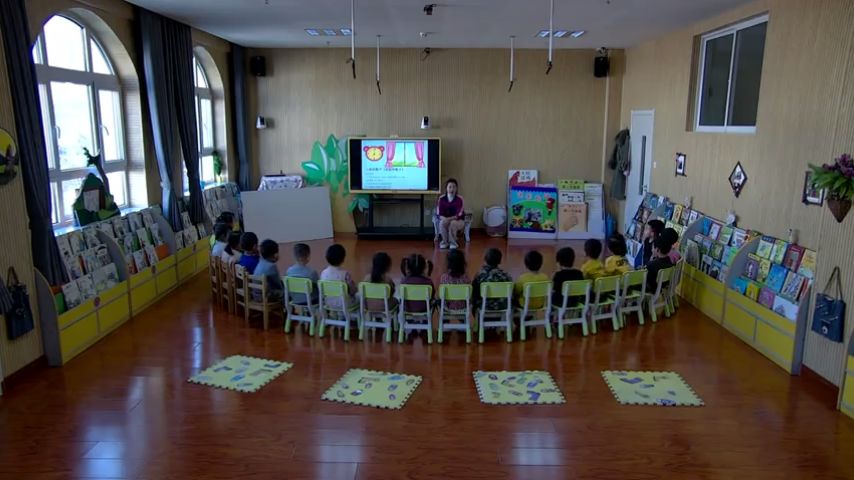 小班数学活动《妮妮的鞋子》2022幼儿园优质公开课