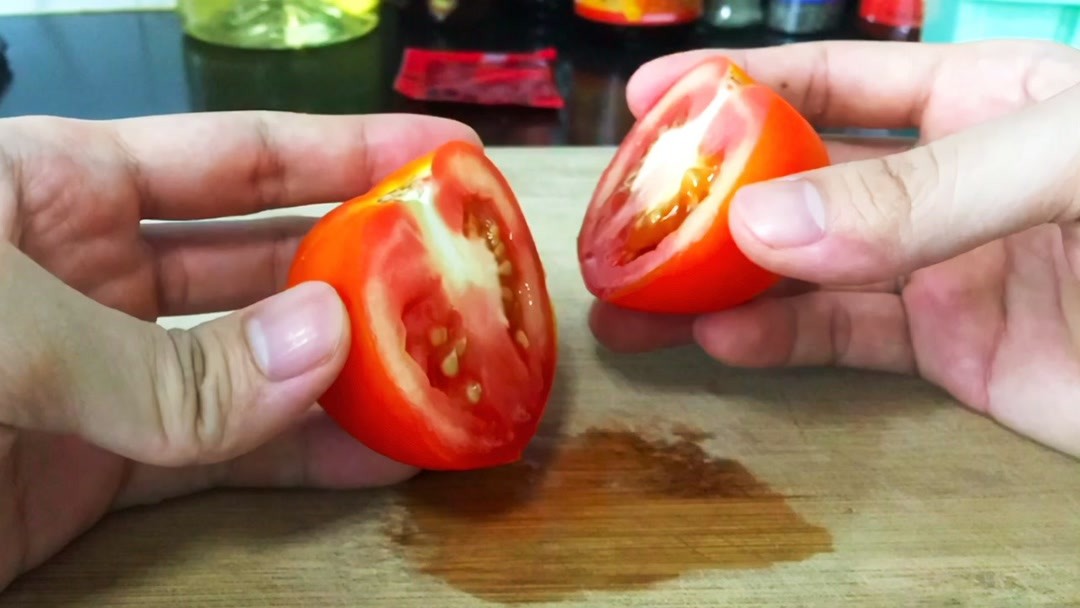 定格动画美食:从一颗西红柿开始,专心制作美味可口的披萨