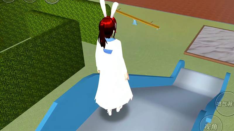 樱花校园模拟器:小舞在玩滑滑梯