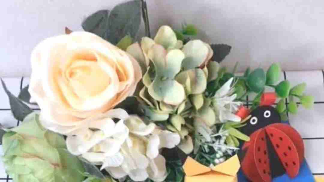 一张正方形纸折出全网最萌的皮卡丘!