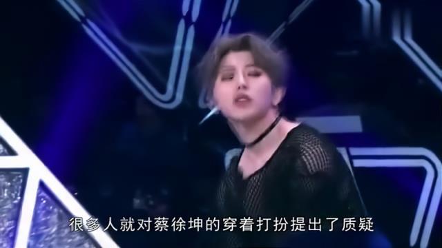 蔡依林演唱会舞蹈太投入,演出服脱落依然面不改色,台下观众尖叫