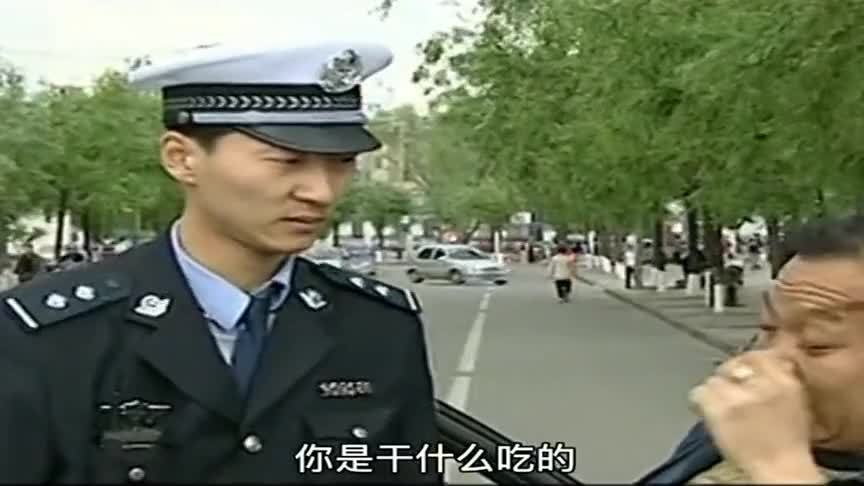 男子酒驾开车被交警拦下,不仅不知悔改,还要撞死交警!