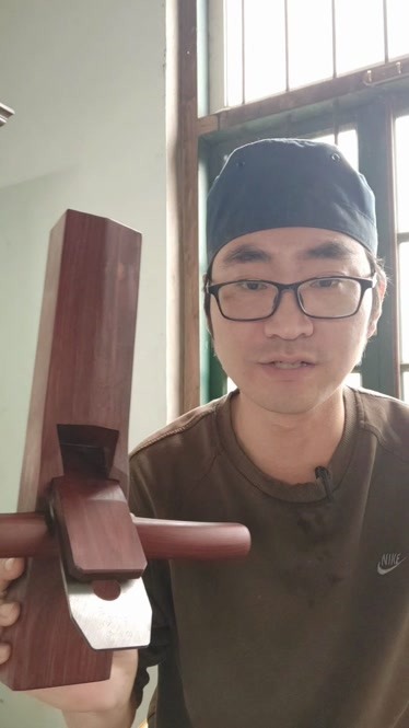 山东小伙传承传统木工手刨