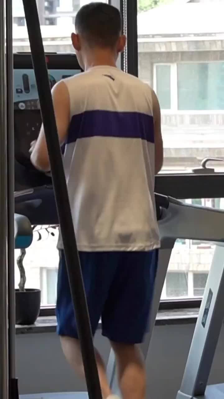 00后骑动感单车4小时现茶色尿,医生:过度运动致横纹肌溶解