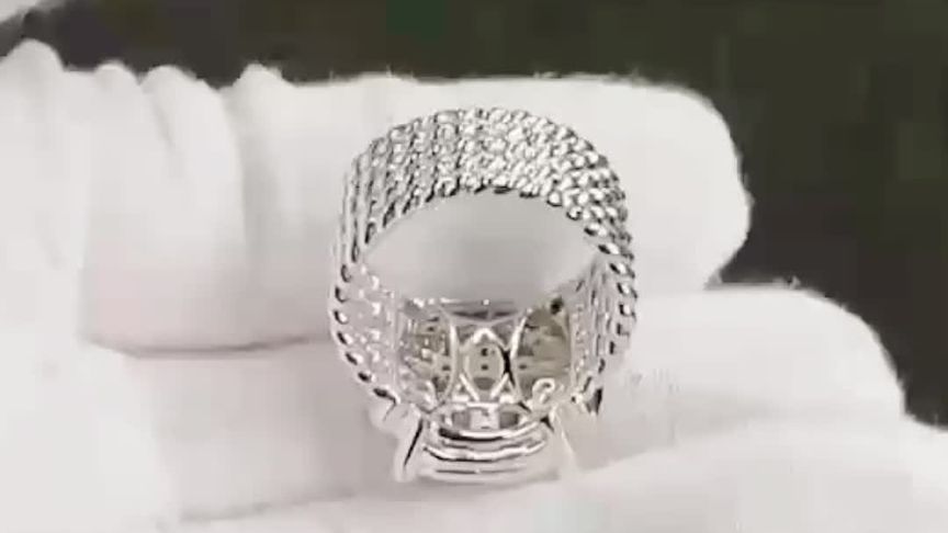 #钻石戒指 #婚戒定制 #钻戒ߒ� #钻石 #礼物 奢饰工厂