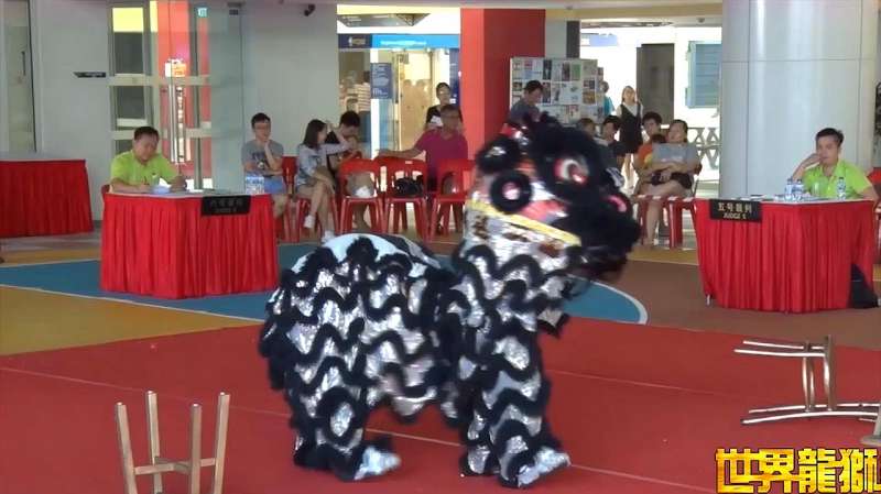 舞狮比赛:德乐小学龙狮团B队舞狮表演