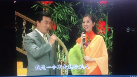 好多人都说看着我节目长大的,发几段十几年前我主持晚会的片段