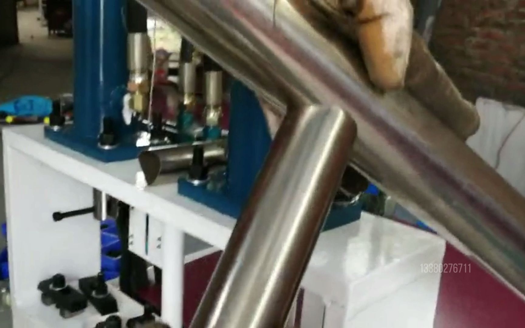 不锈钢栏杆立柱横管流水管冲弧口对接的模具设备