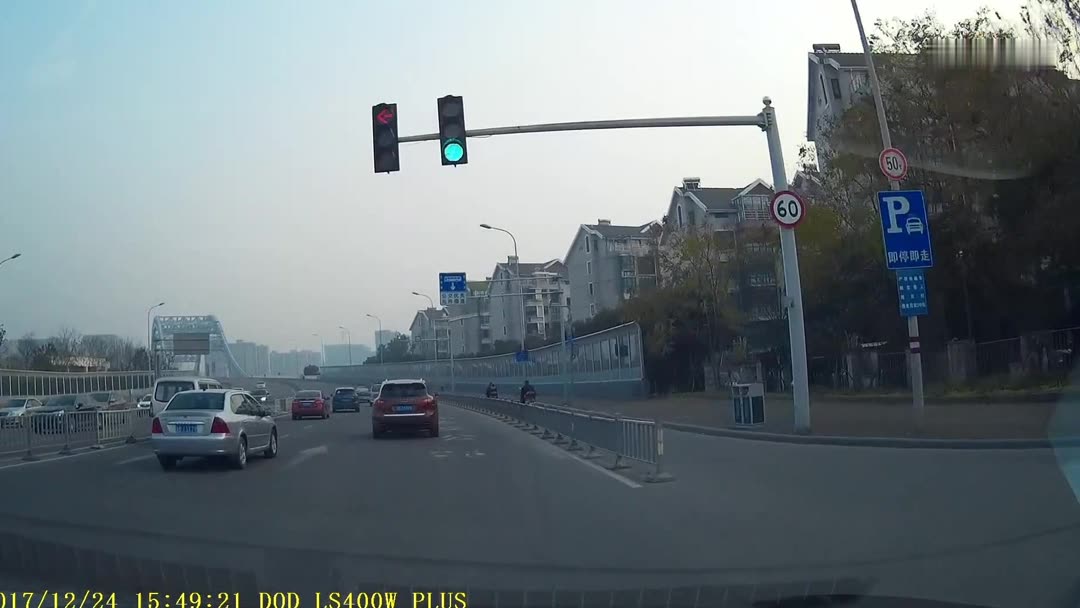 观致5行车视频之:试着在行进行切换到手动模式降档加速