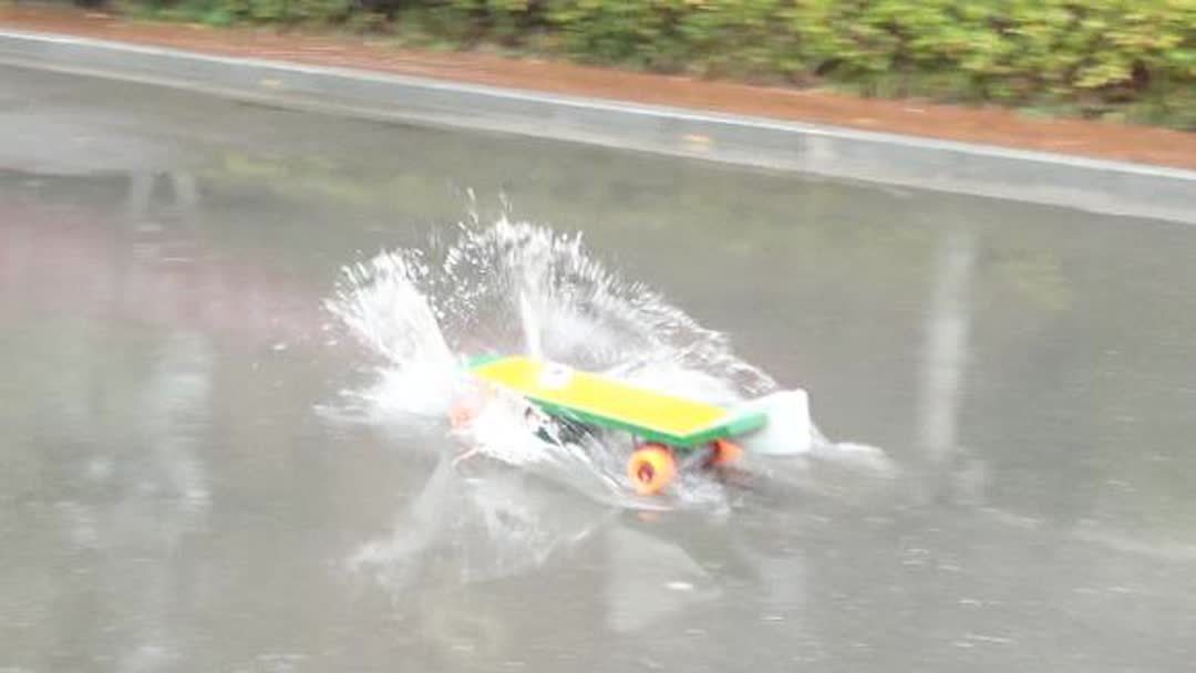 最新防水版柯南滑板,入水测试