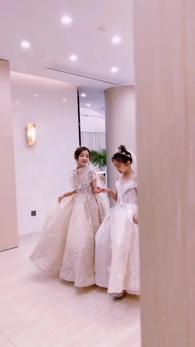 今天也是我的心尖女孩[比心] #七夕表白闺蜜 @逗比范_33姐 #摩都...