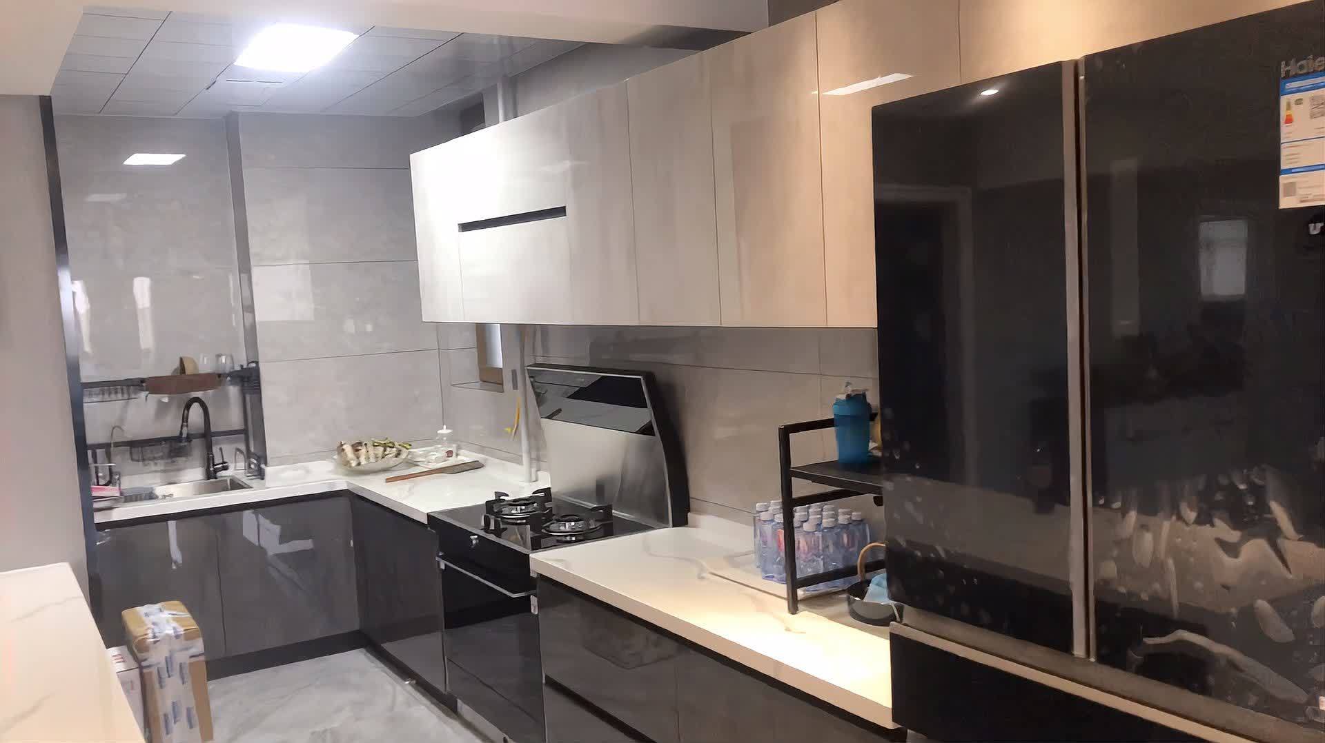 客户十万块做的品牌定制家具,橱柜吧台酒柜书柜衣帽间,值吗?