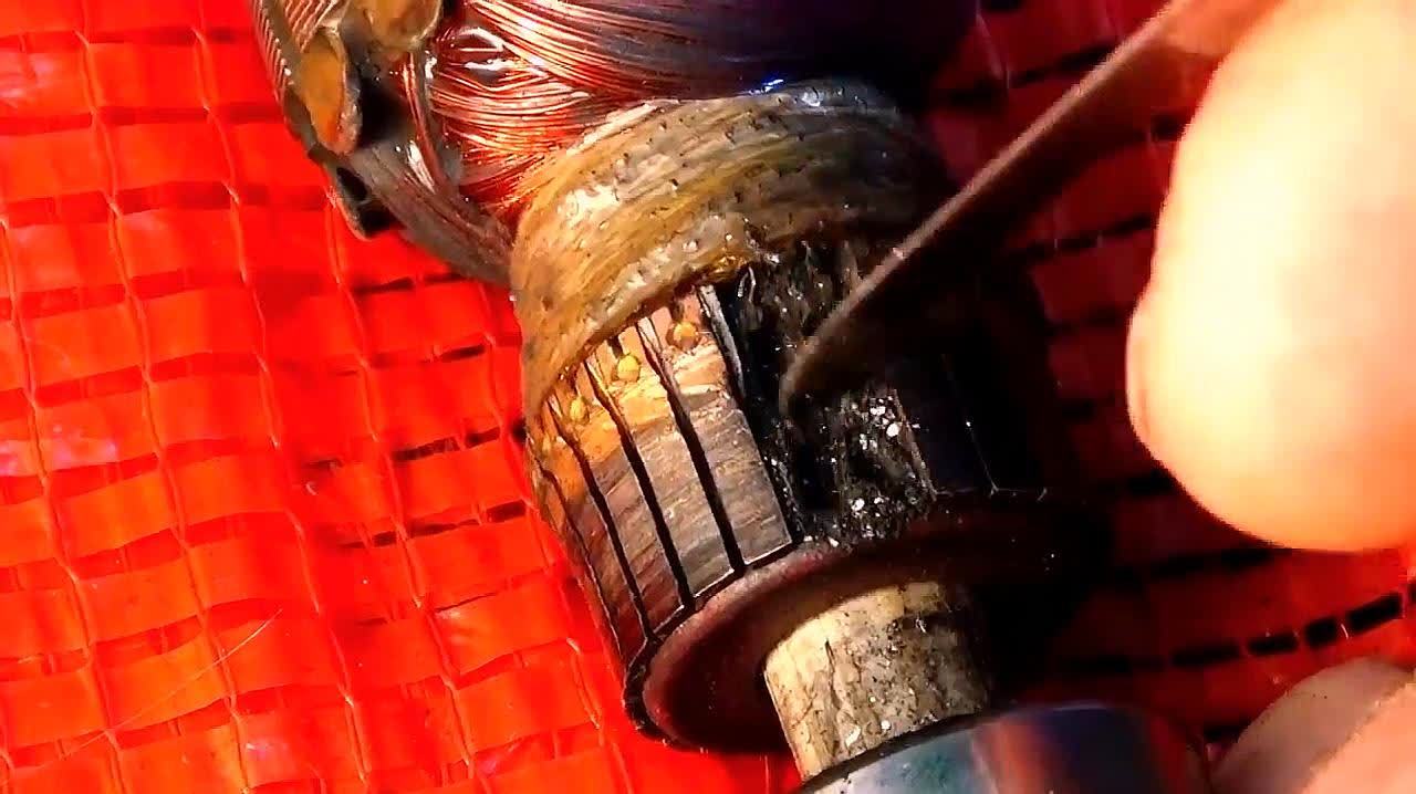 角磨机简直太神奇了,被农村小伙随便一改装就成新的了