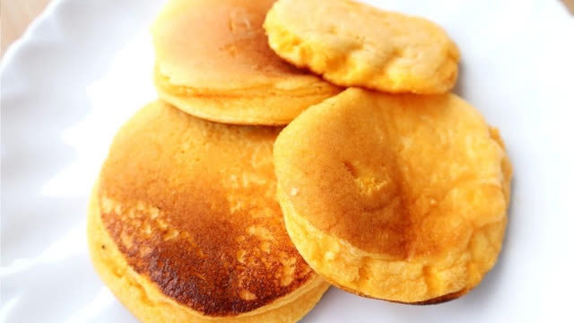自制家庭版舒芙蕾松饼,做法简单,松软可口,无油健康