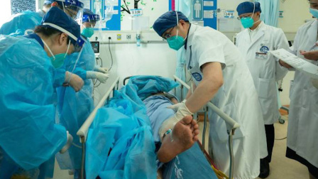 地震后失联17天的甘宇已被转运至华西医院:多处骨折严重感染