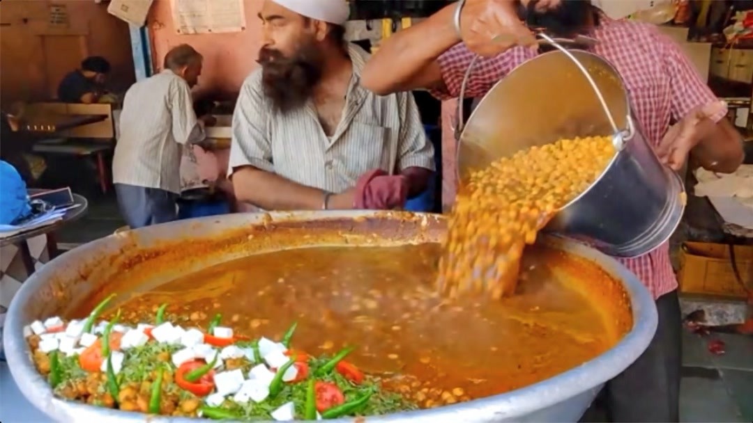 你经历过绝望吗?看看印度街头的传统早餐,你就明白了