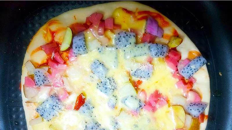 平底锅做美味的披萨,学会这个简单方法,假期自己做美食披萨了!