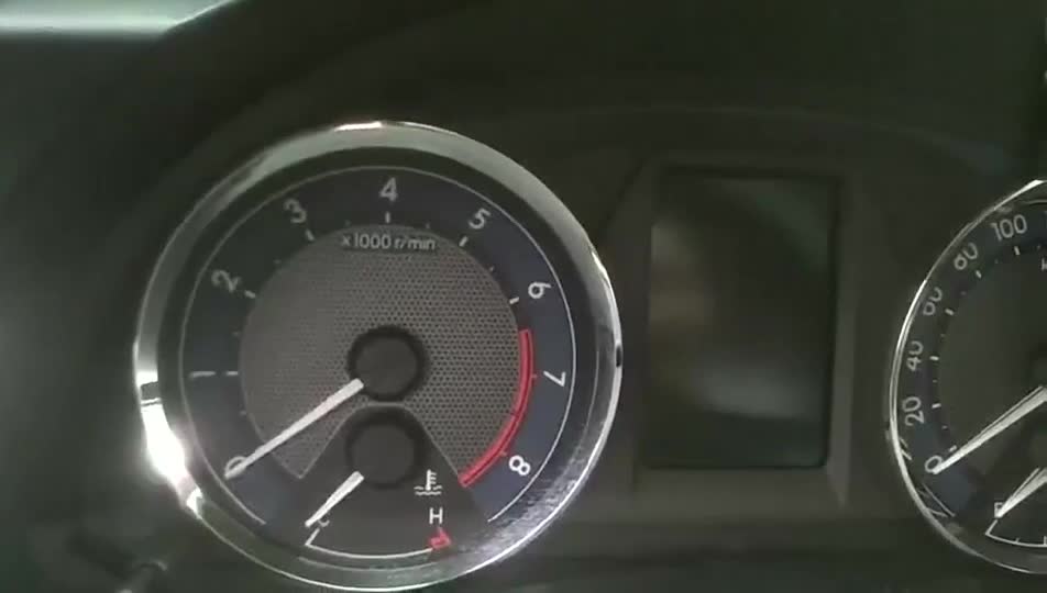 丰田卡罗拉仪表盘,让你清楚知道自己一脚下…「来自懂车帝车友圈」