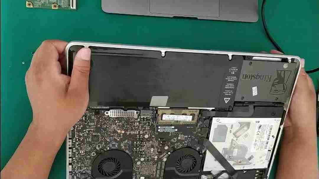 苹果笔记本电脑有时蓝屏有时花屏看看是什么问题