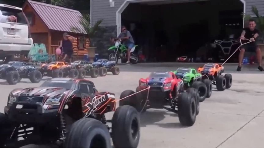 RC越野模型车动力有多强?成年人都拉不住