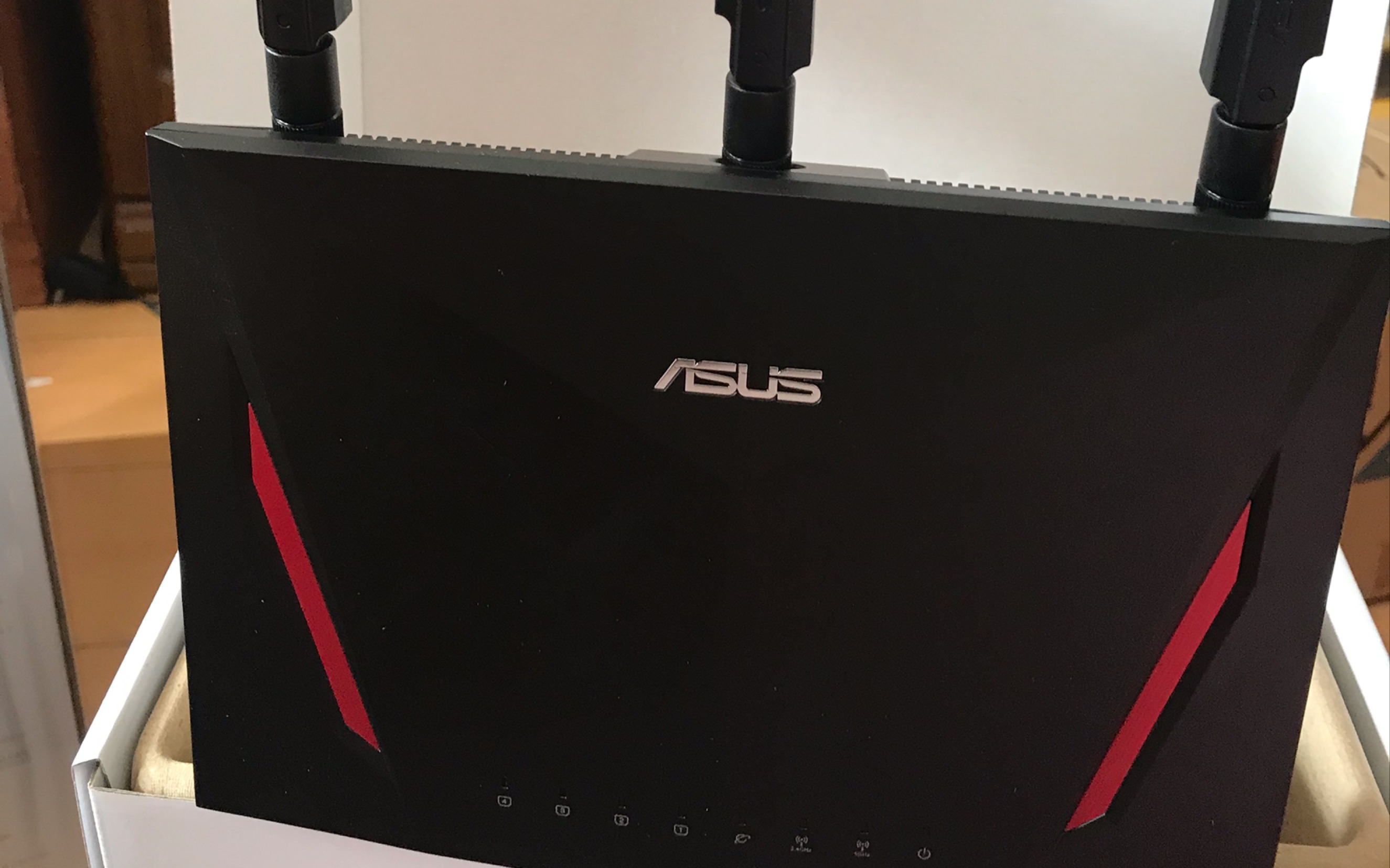 华硕ac86u开箱视频!(还没弄完这是片段后期做好的会有字幕什么的...