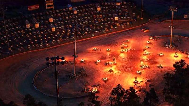 赛车总动员3:麦昆入错场地,却参加了撞车大赛,这下惨了!