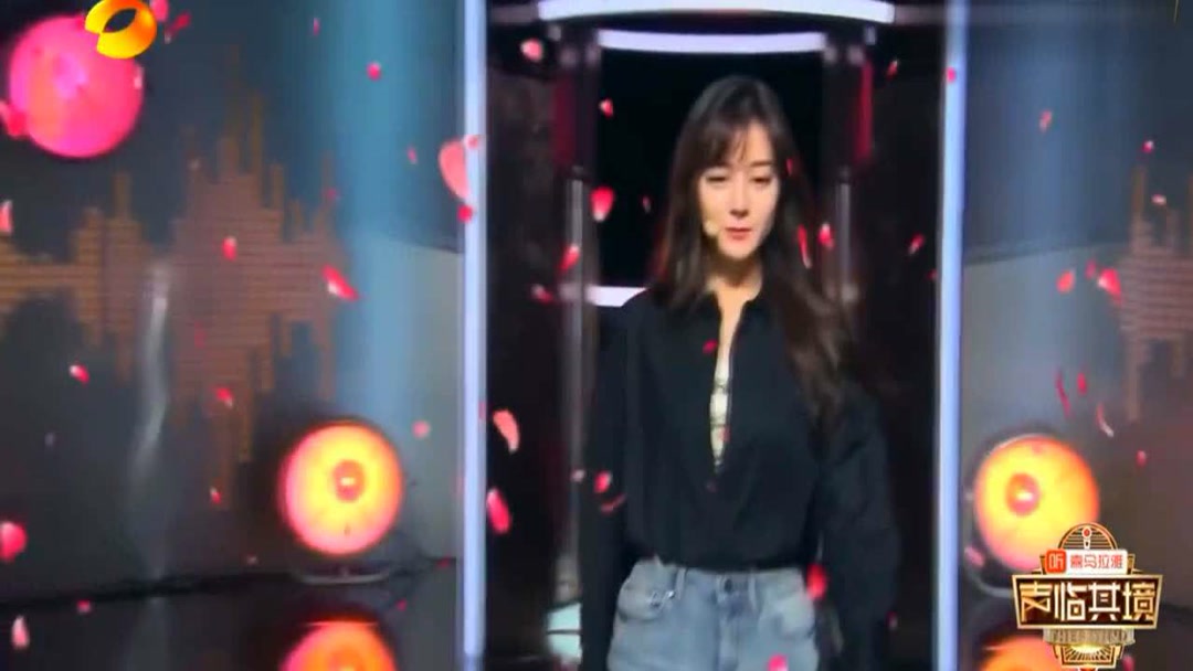 迪丽热巴惊艳登场模仿母鸡叫声,王刚称:简直跟口技演员一样!