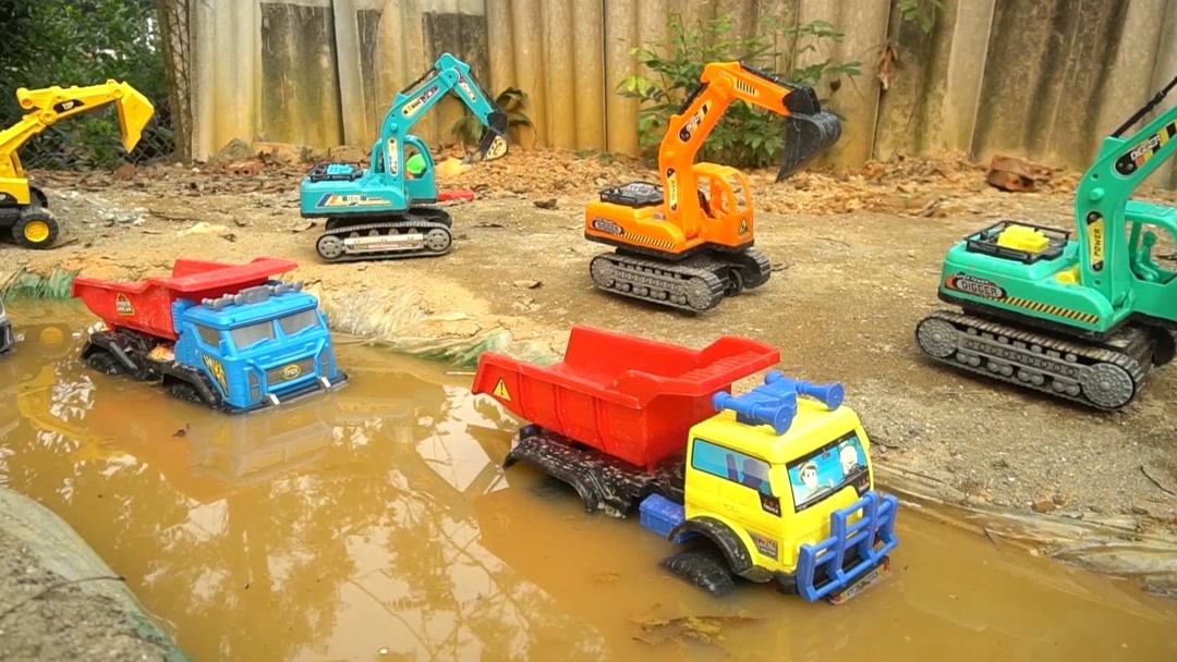 汽车世界之工程车大救援 第2季 第10集 卡车带水里的赛车上岸