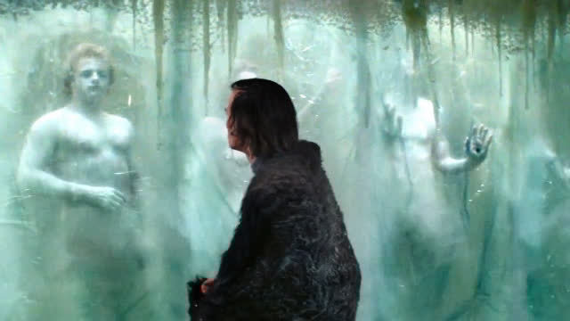 未来世界,人类一出生手上就有颗水晶,变成红色就会死亡!