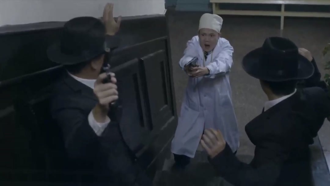 刀光枪影88:女特工执行任务,皮裤配高跟鞋,把敌人都干翻