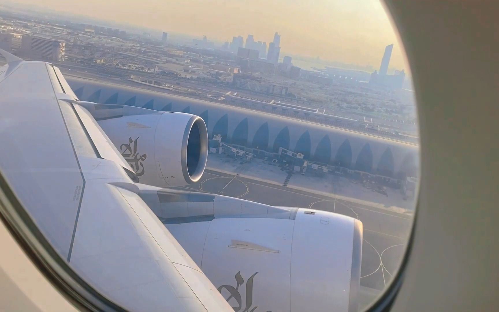 A380引擎视角:满6周岁的阿联酋大胖起飞实录