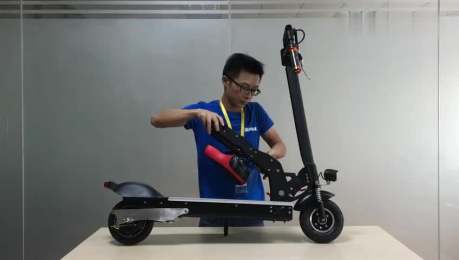 C3电动滑板车折叠视频