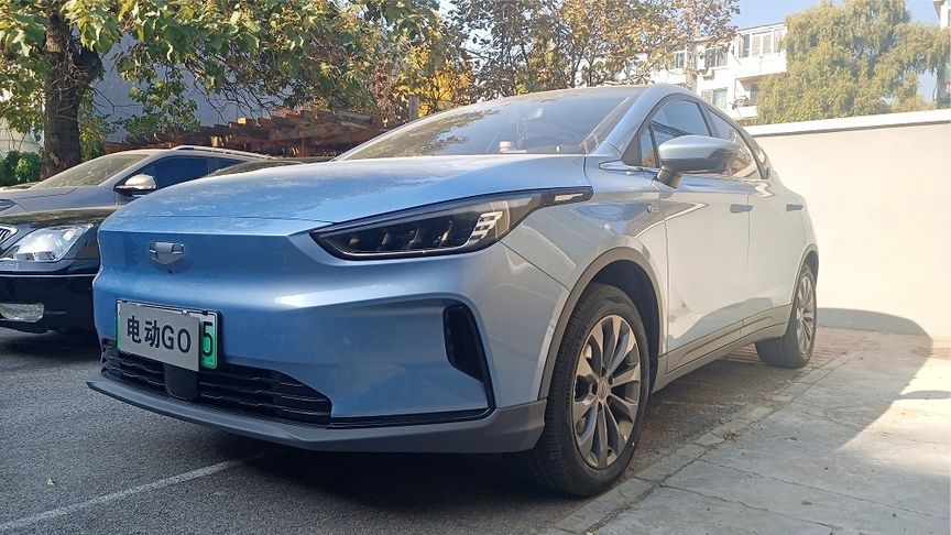 电动GO | 北京首批几何汽车-几何C 甄选续航版内饰静态实拍