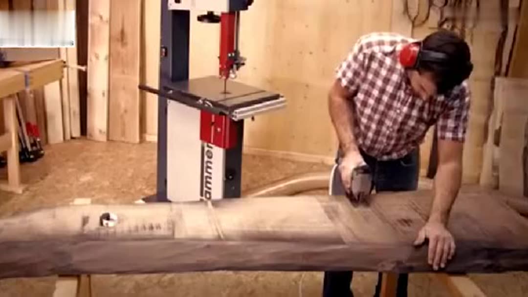 看德国工匠如何运用自己精湛的工艺制作一张实木椅子