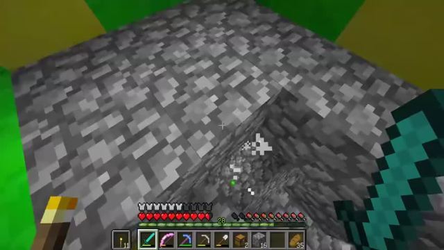 我的世界单人生存64:脚滑鸡想用礼盒怪刷经验,被虐的很惨!