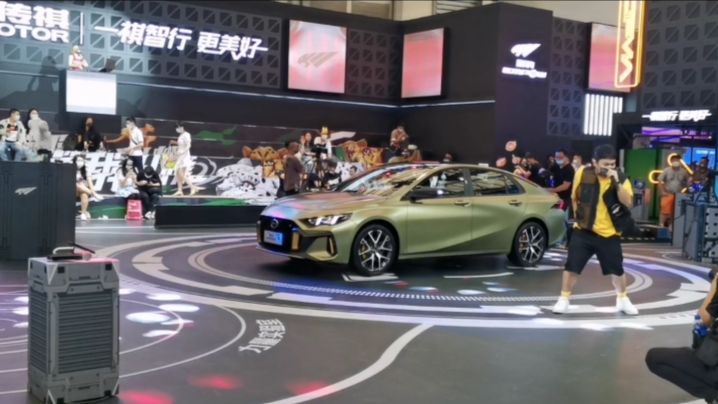 广汽传祺 “影豹”新车发布会——安诺机器人现场助力 2