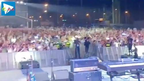 无尽光芒许巍,成都现场演唱会,带你看今晚的独家视角