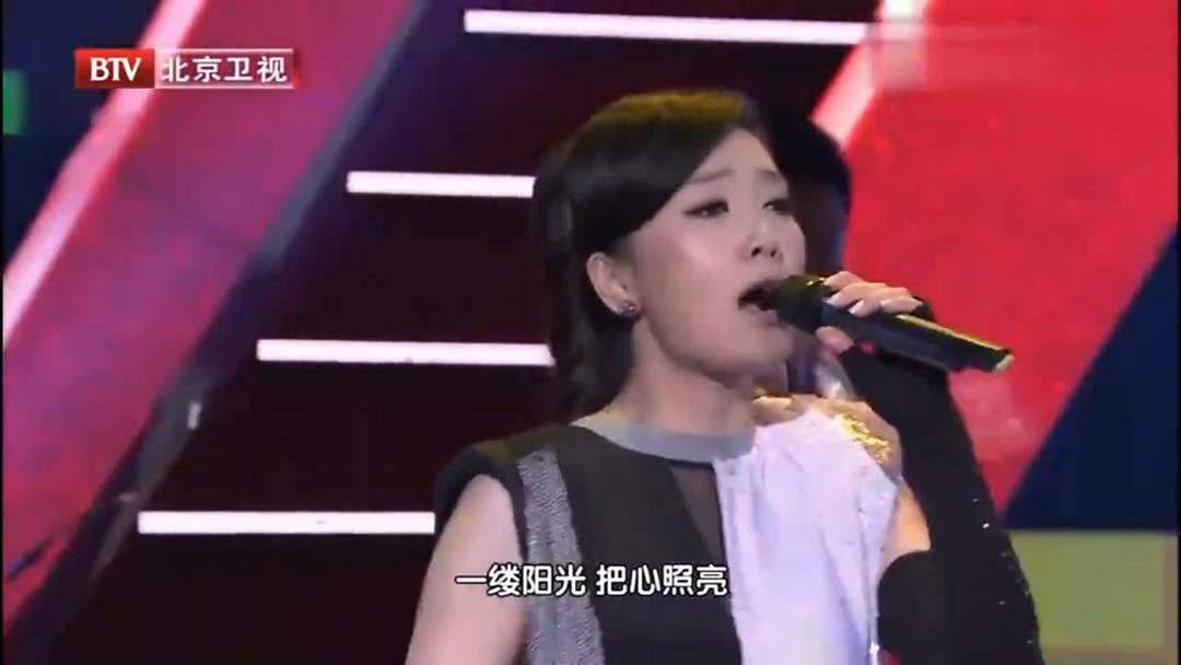凤凰传奇的这首歌曾引发全民翻唱,终于找到最美现场版,不容错过