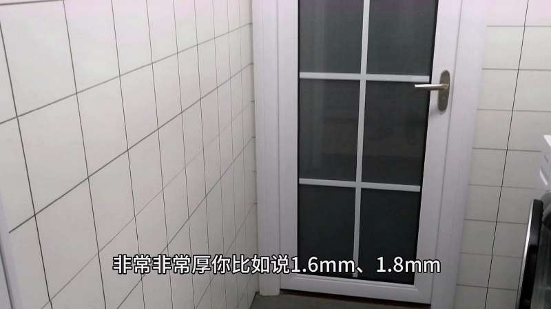 厕所平开门材料越厚越好?这么想商家就偷着笑了,注意这点不吃亏