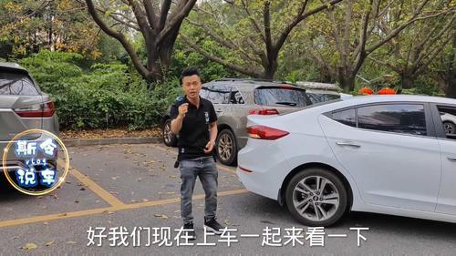 超级简单的倒车入库技巧,两分钟学会,新手也能把把入库