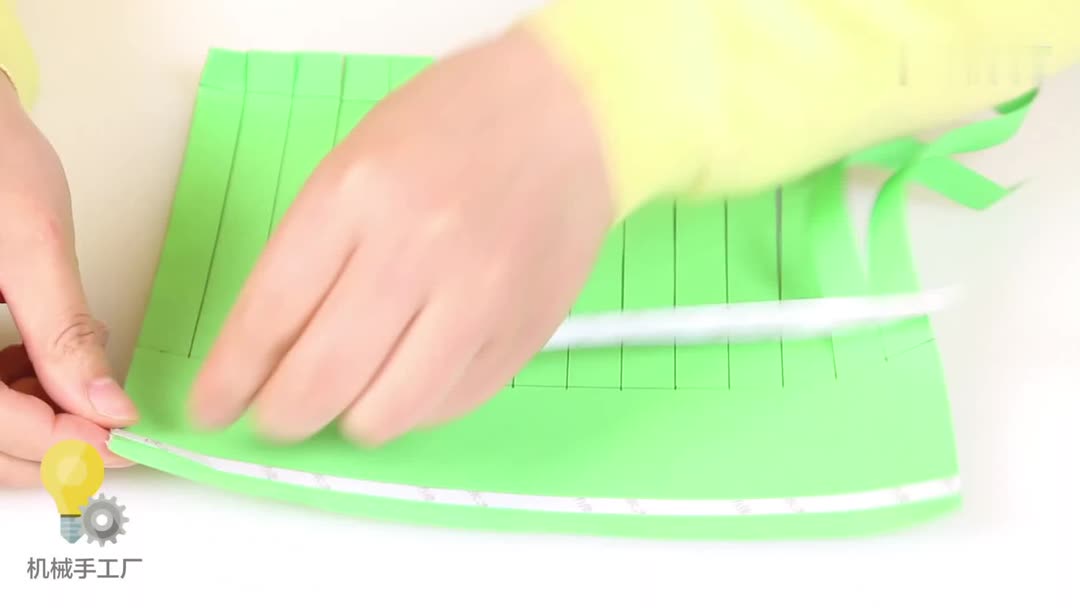 教孩子一起动手制作超可爱毛毛虫!变身手工达人!