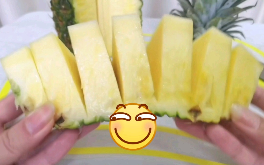 快速削凤梨的好方法,吃起来嘎嘎方便