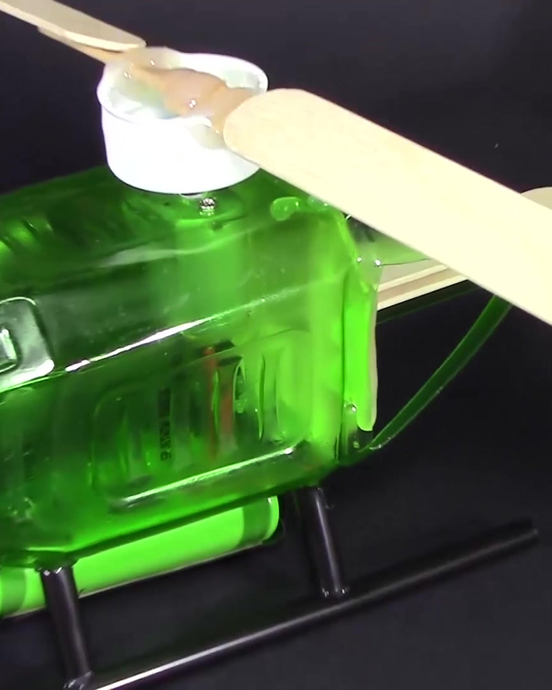 如何用塑料瓶制作超炫酷的直升机模型