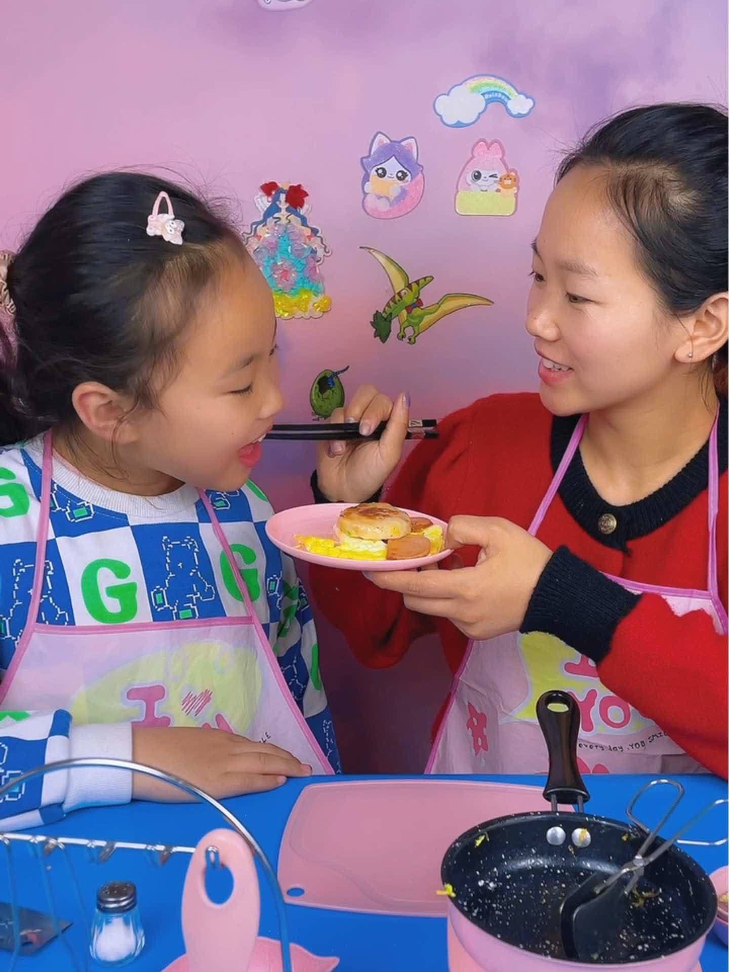 迷你小厨房,宸宸学会了做饭迷你小厨房做饭过家家玩具