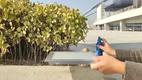 水是磨砂玻璃的克星。你知道是什么物理原理吗?