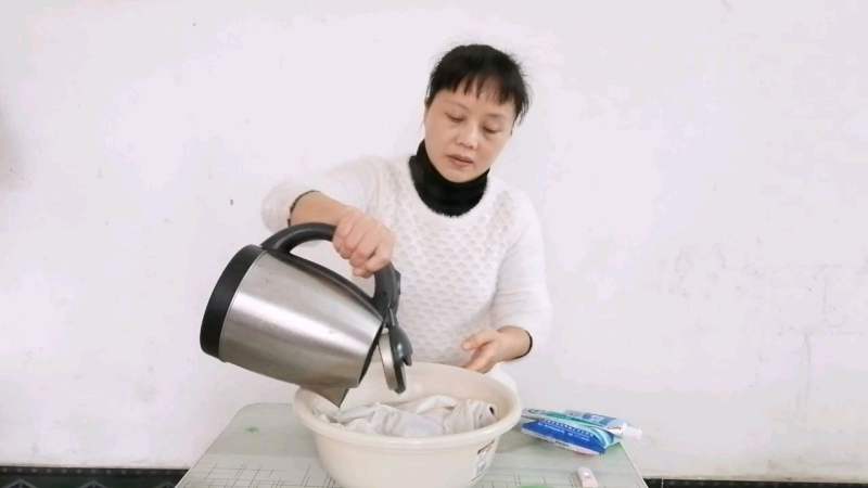 阿荣告诉你油渍、血迹衣服,这样洗特别管用,以后碰到再也不怕了